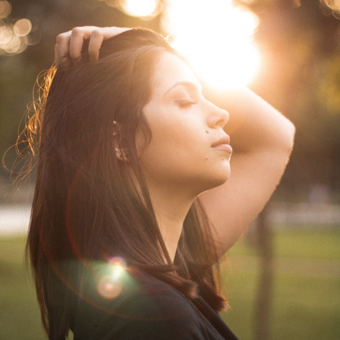 A Grounding Breath Affirmation by Ally Rose (3m 15s) - Aura