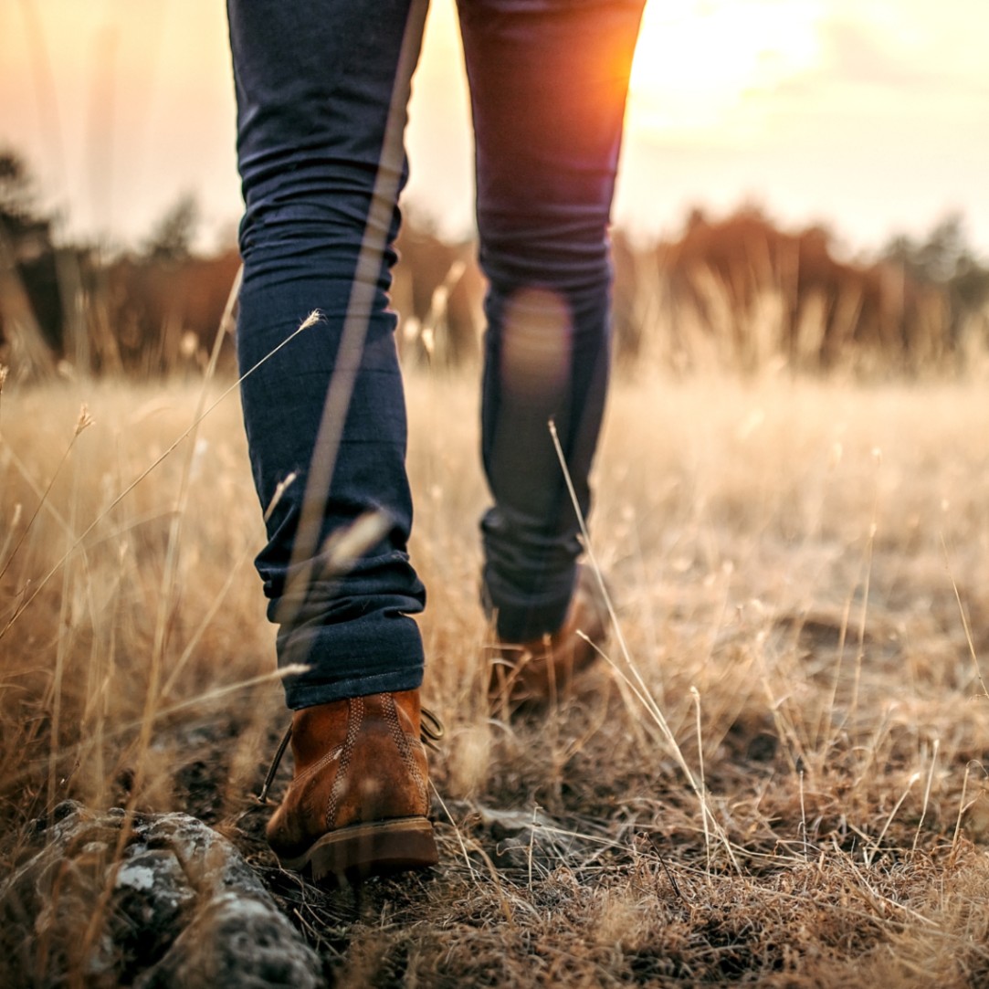 Mindful Walking Meditation - With Music (8m 48s) - Aura